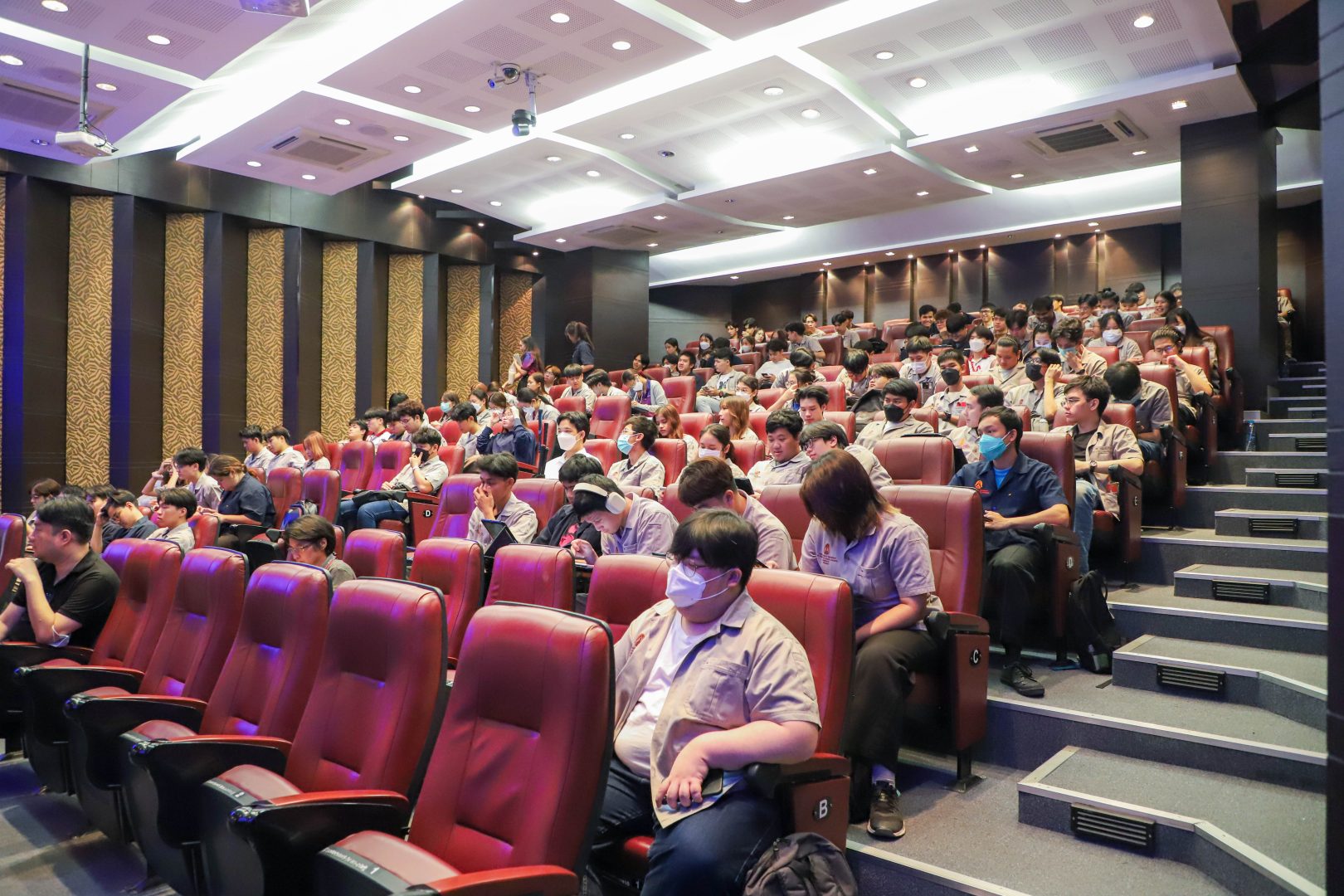 Kyutech's lecture on Fluid Dynamics to mechanical and chemical ...